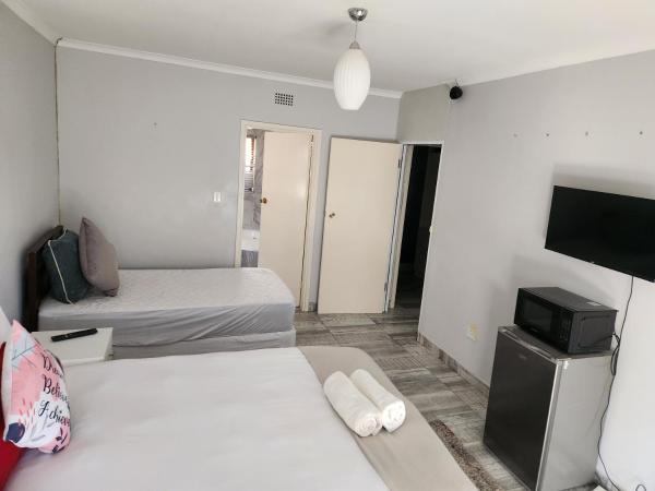 Valley Inn Guest House, Accommodation 6, Drakenstein Avenue rates from ...