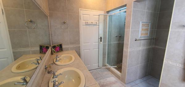 PepperTree Guest House Paulshof Jhb Solar No Loadshedding Sandton ...